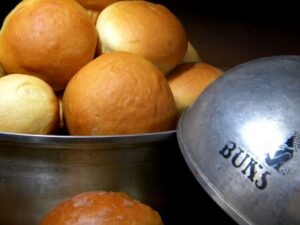 Soft Dinner Rolls Recipe (The Best Homemade Rolls) - Restless Chipotle