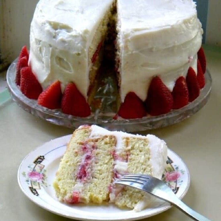 How to Make Chantilly Cake with Fresh Strawberries - Restless Chipotle