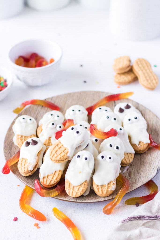 How to Make Nutter Butter Ghost Cookies for Halloween - Restless Chipotle