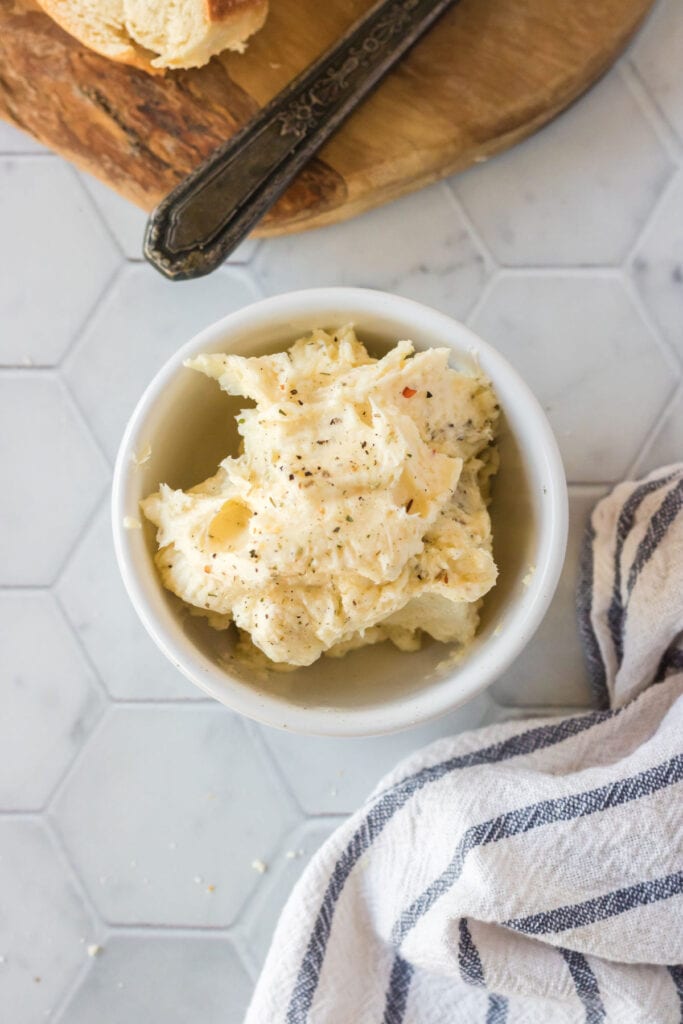 Easy Garlic Butter Spread - Restless Chipotle