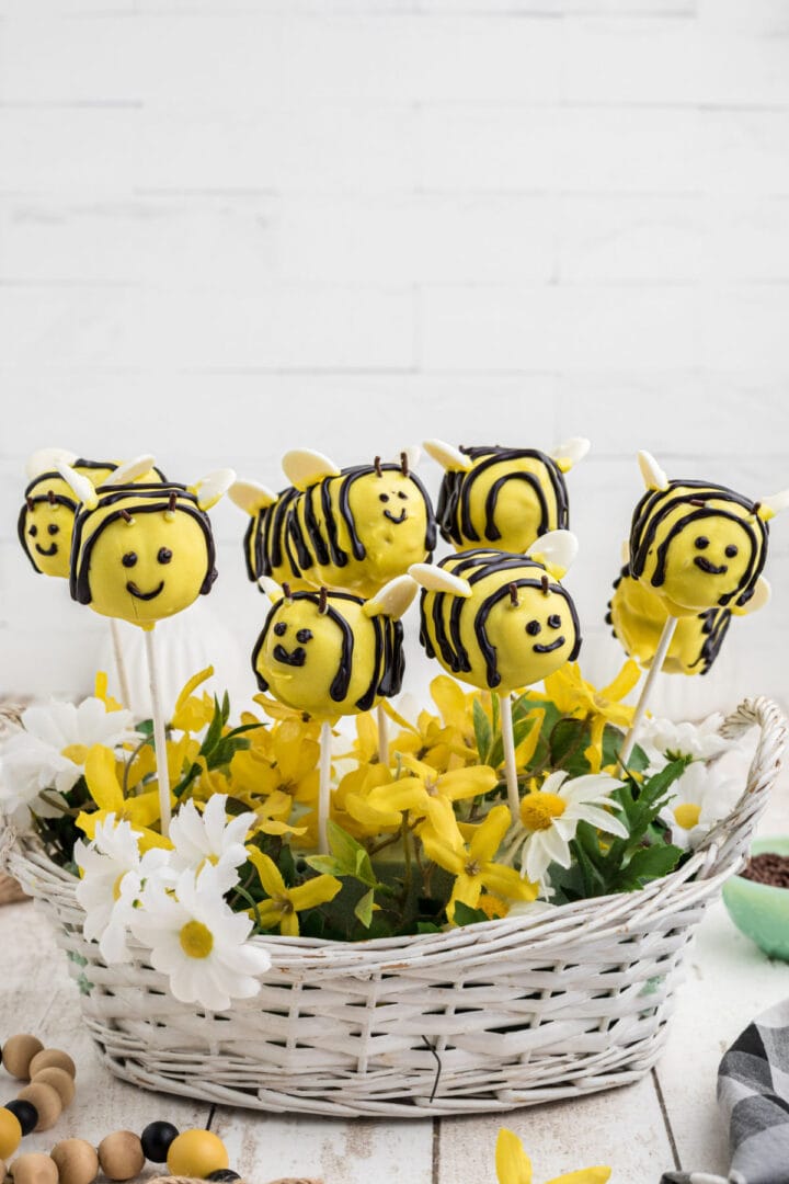 Make Bumble Bee Cake Pops with Step by Step Images - Restless Chipotle