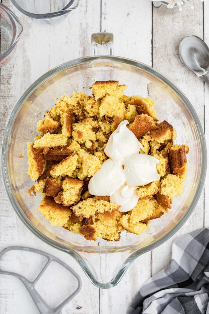 Make Bumble Bee Cake Pops with Step by Step Images - Restless Chipotle