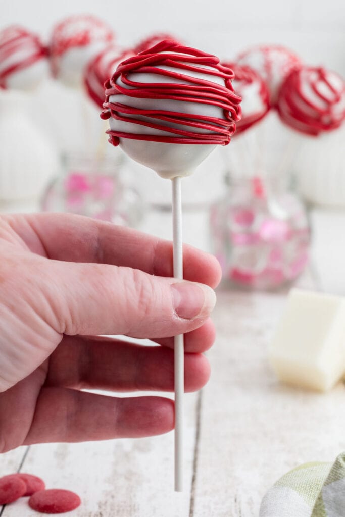 How to Make Red Velvet Cake Pops - Restless Chipotle