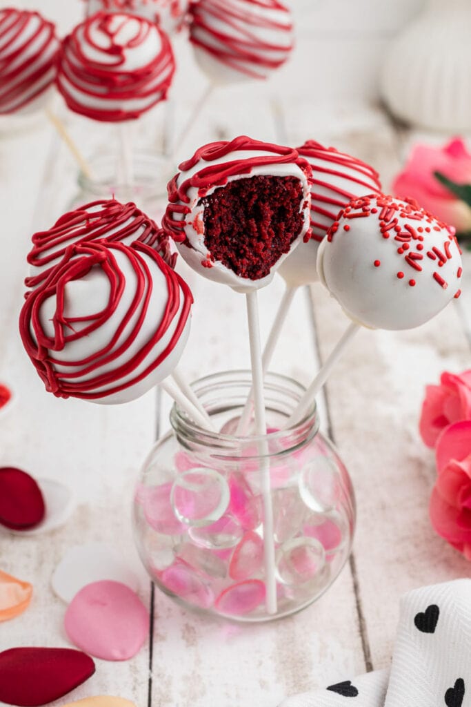 How to Make Red Velvet Cake Pops - Restless Chipotle