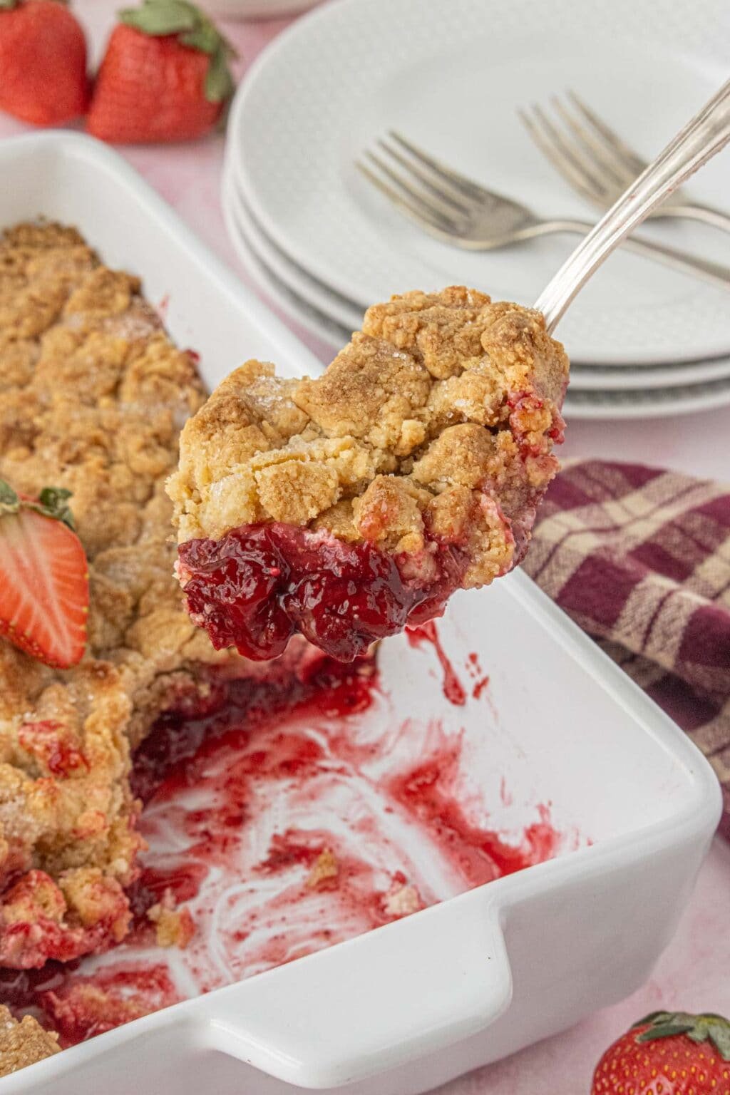 Strawberry Cheesecake Dump Cake - Restless Chipotle